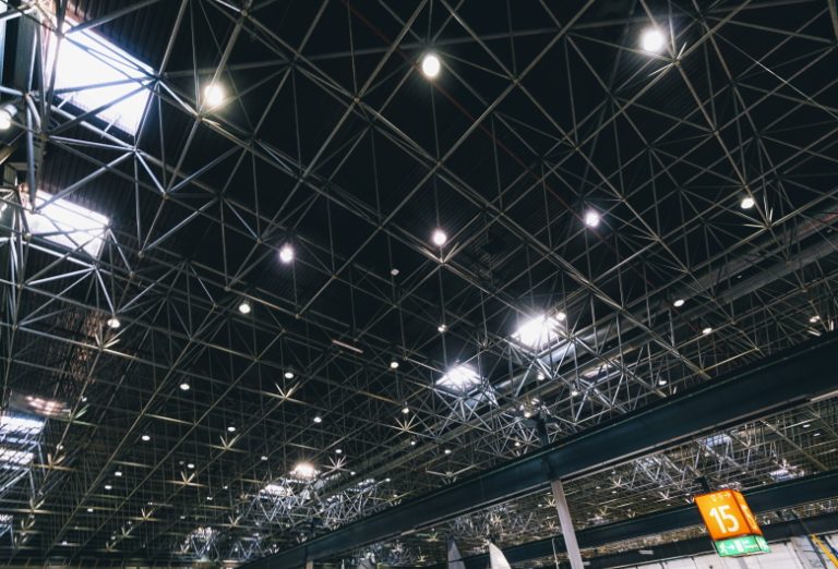 Philips SmartBright Highbay untuk Proyek Pencahayaan Gudang - Philips ...